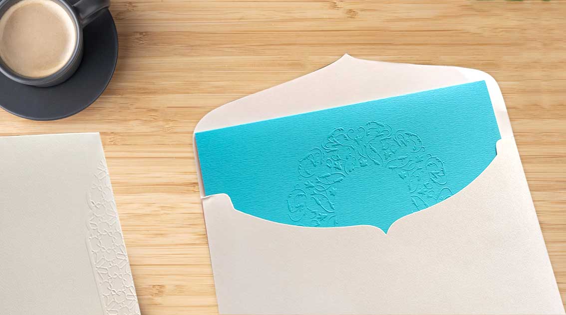 Cetak Amplop Custom dengan Emboss dan Deboss – Hasil Premium